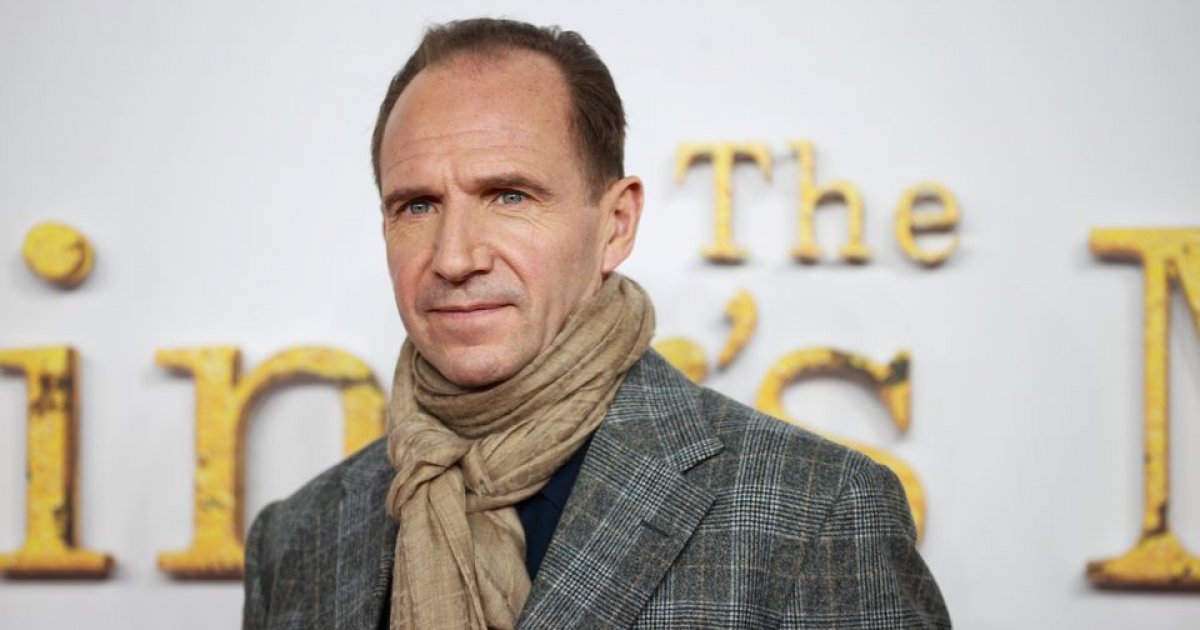 Ralph Fiennes cooks up culinary heaven and hell in 'The Menu'