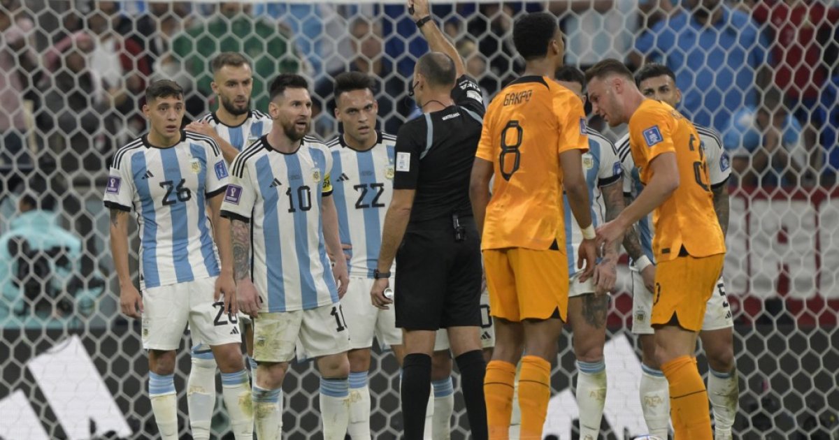 Messi slams referee after Argentina win on penalties