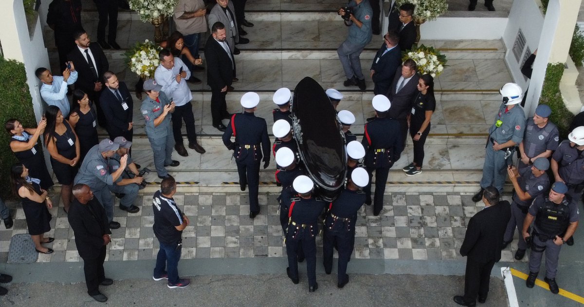 Pele gets resting place in world's tallest vertical cemetery