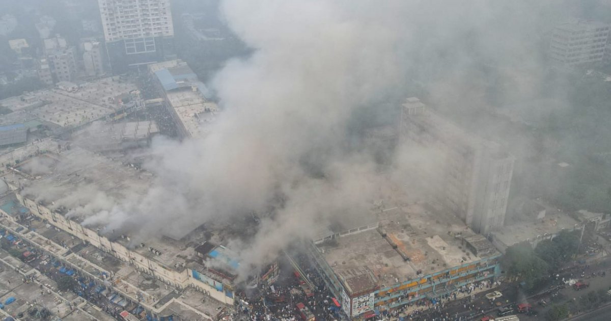 In pictures: New Supermarket on fire