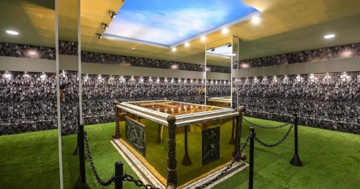 Pele's gilded, turf-lined tomb opens to public in Brazil