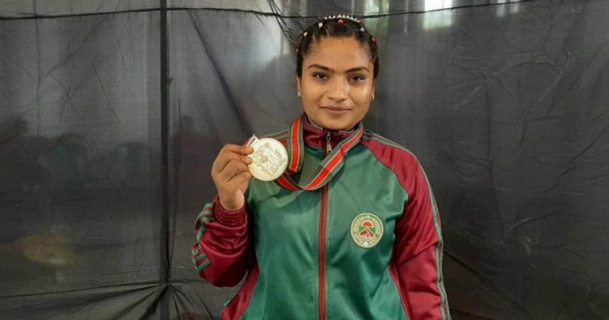 Weightlifter Mabia breaks her own national record in snatch