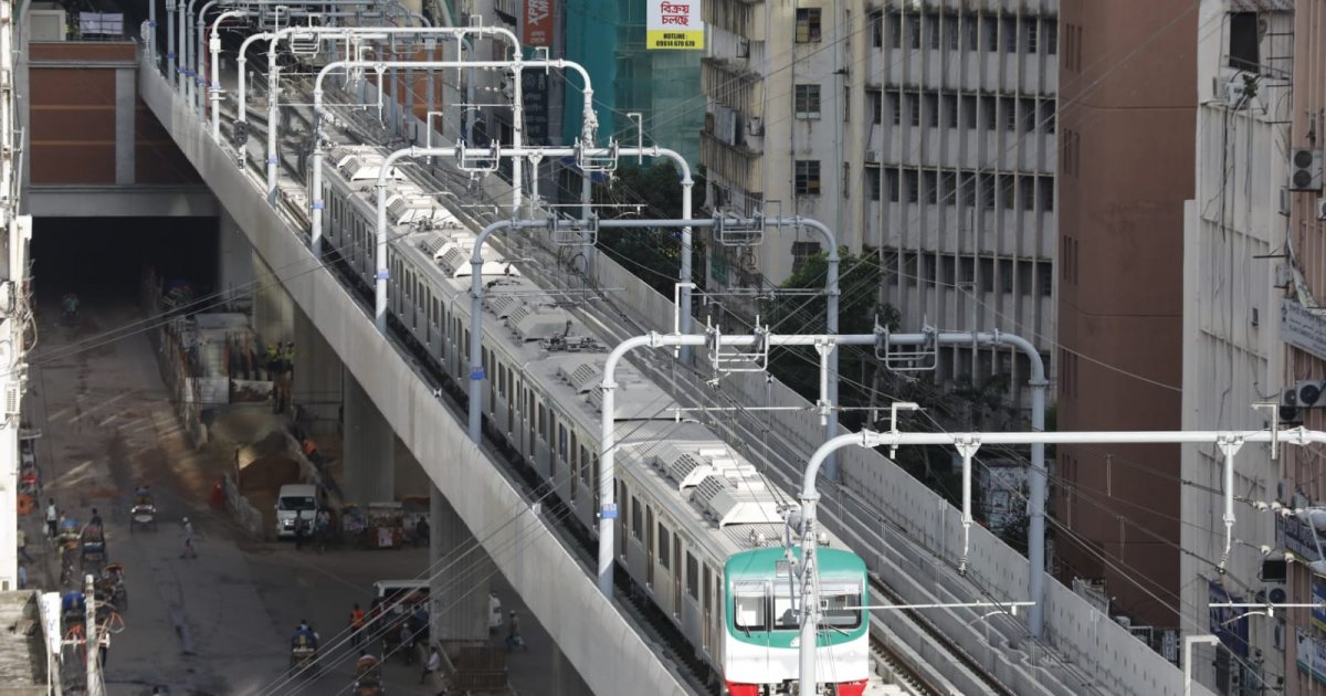 In pictures: Metro rail races through Agargaon-Motijheel route