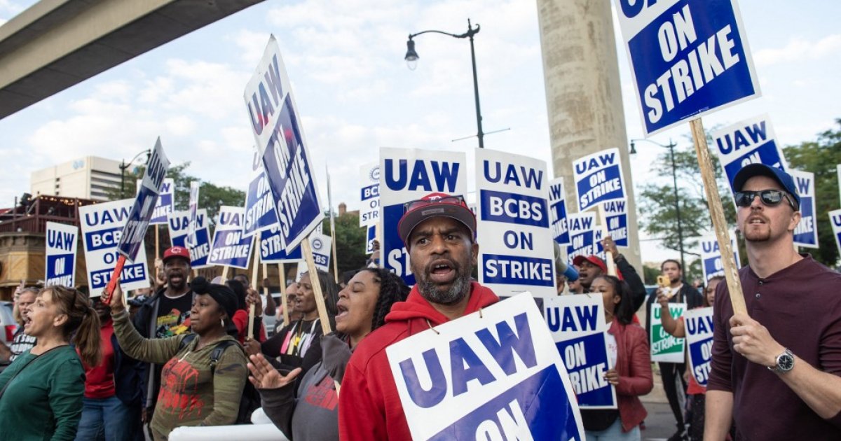 Upbeat mood along picket lines on US auto strike's first day
