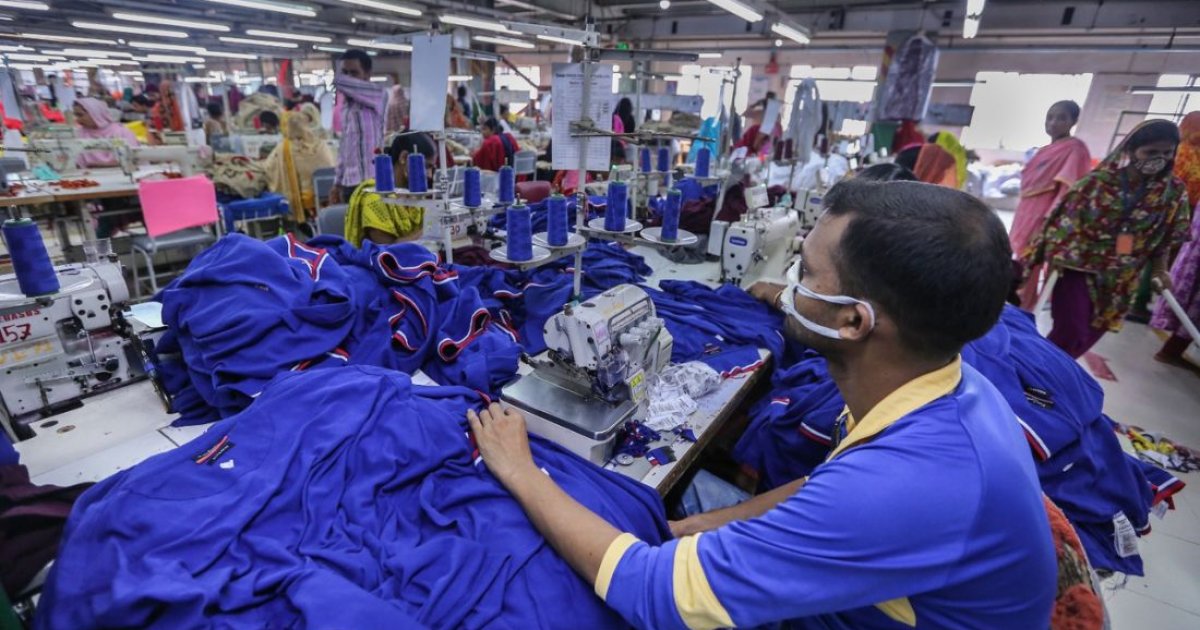 Economy shows slight growth in April