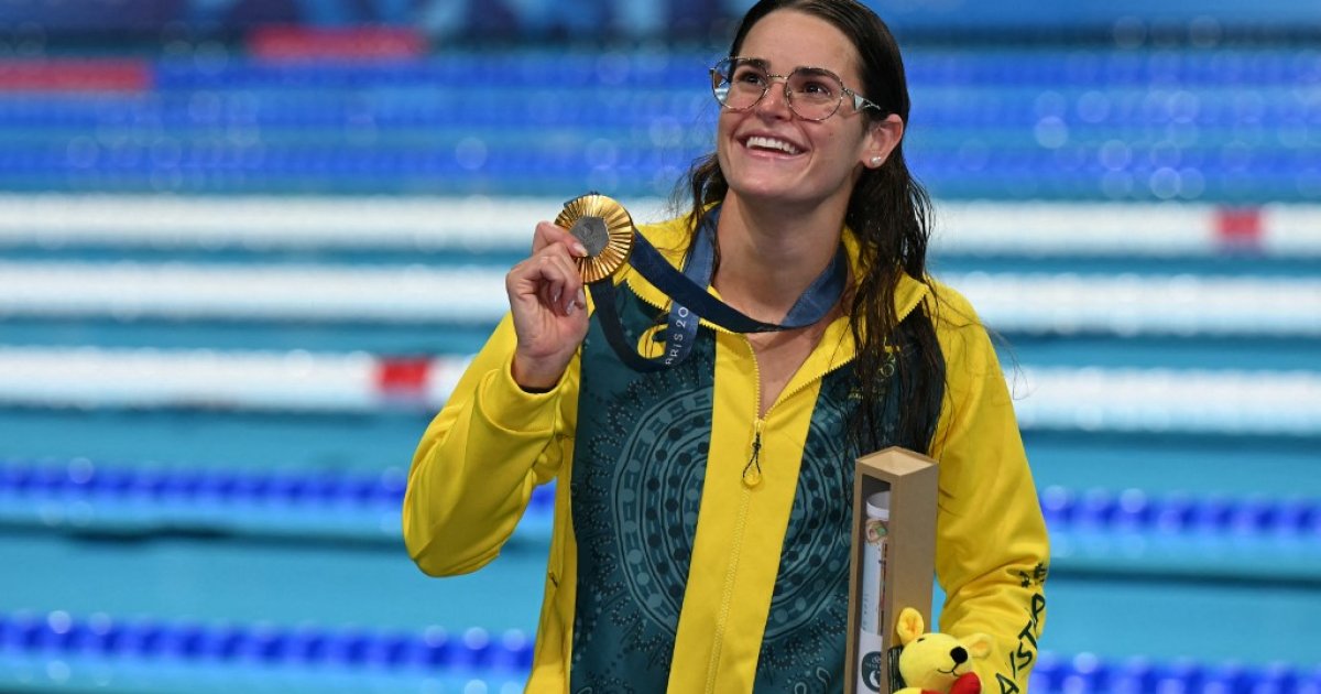 Australia's McKeown roars back to retain 100m backstroke gold
