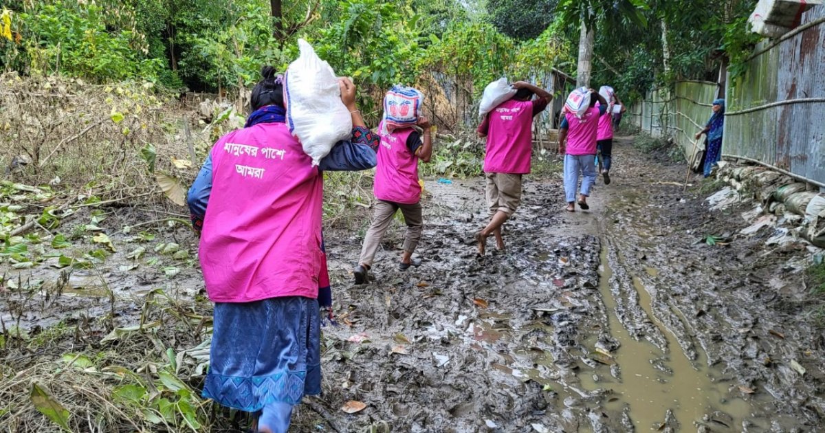 Brac staff contributes one-day salary for post-flood recoveries