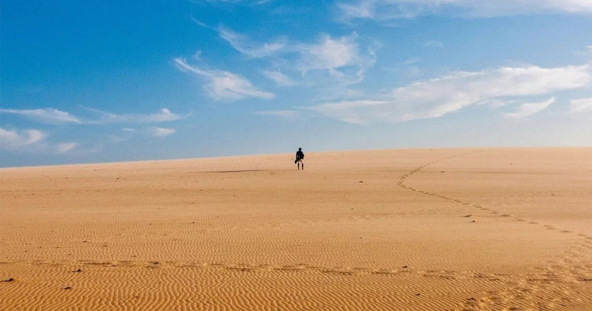Why sea and desert sand fail in construction