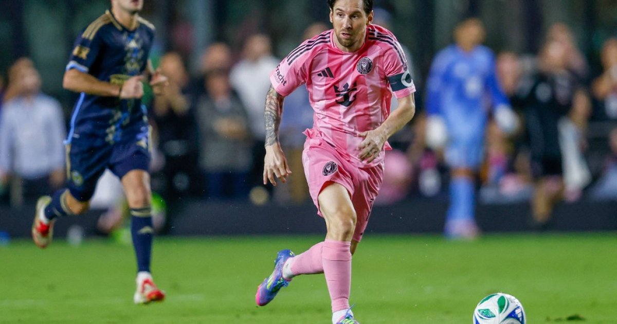 Messi returns and scores inside two minutes