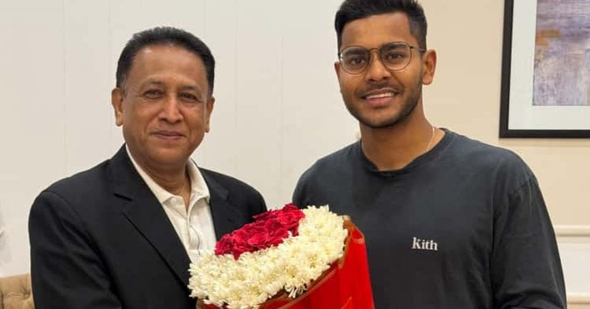 Shamit Shome arrives in Dhaka