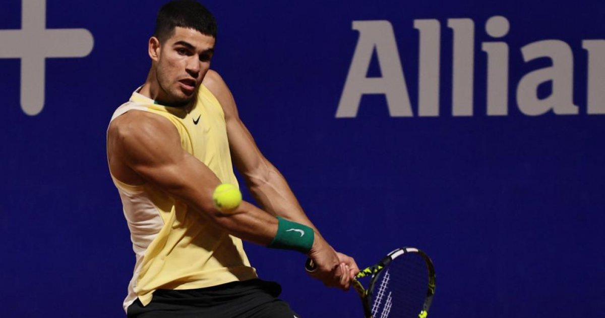 Alcaraz slumps to shock Buenos Aires semi-final loss