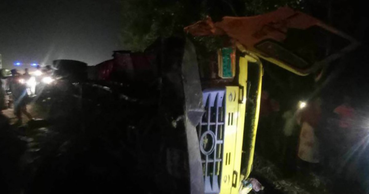 Bus-truck collision kills 4 in Madaripur expressway