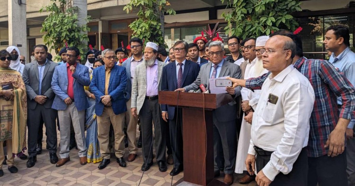 DU VC hints at reducing seats for first-year students