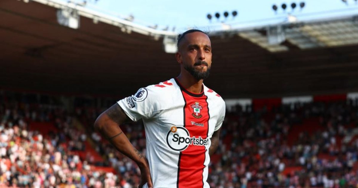 Former Arsenal forward Walcott retires at 34