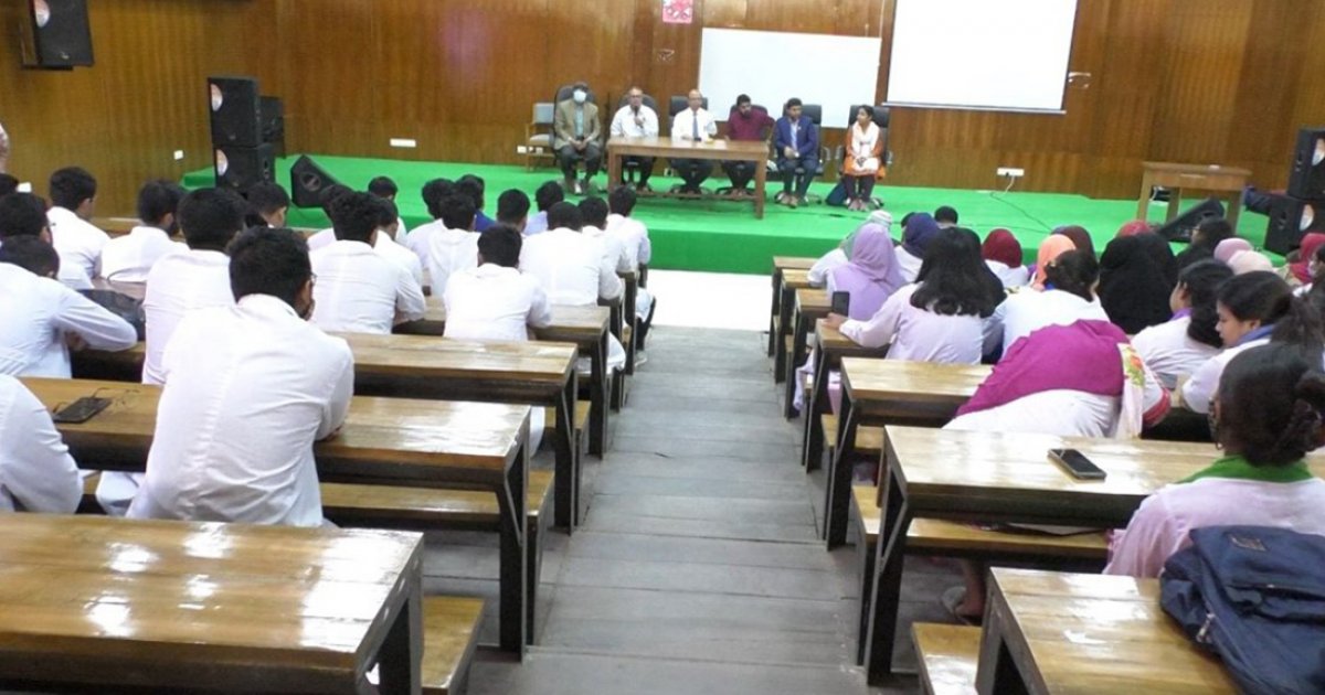 Shooting student in class: Protesting students return to class