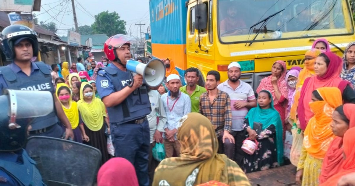 Garment factory workers protest in Gazipur demanding salary, bonus
