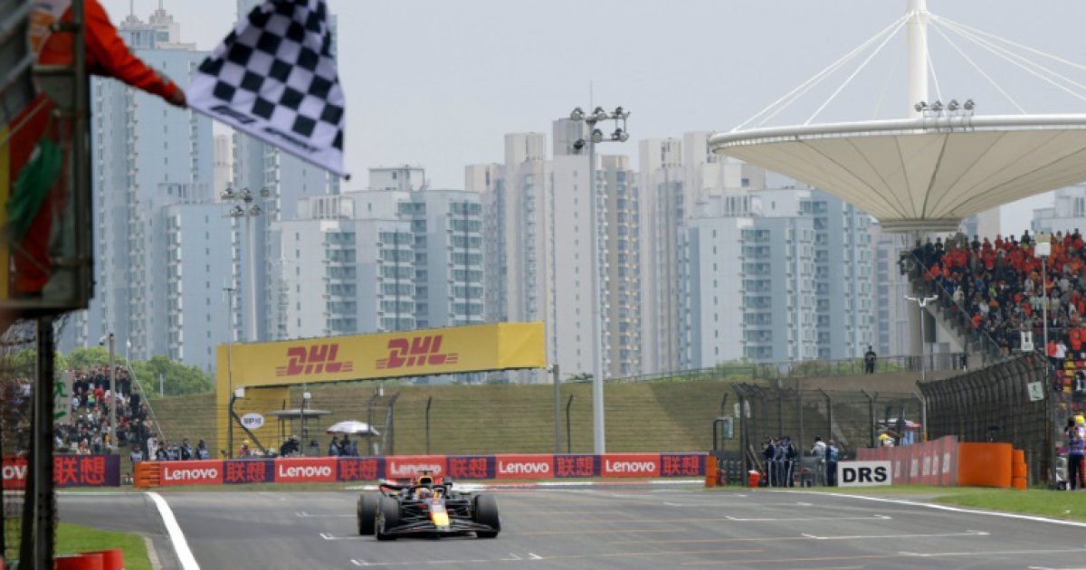 Verstappen blasts past Hamilton to win Chinese GP sprint