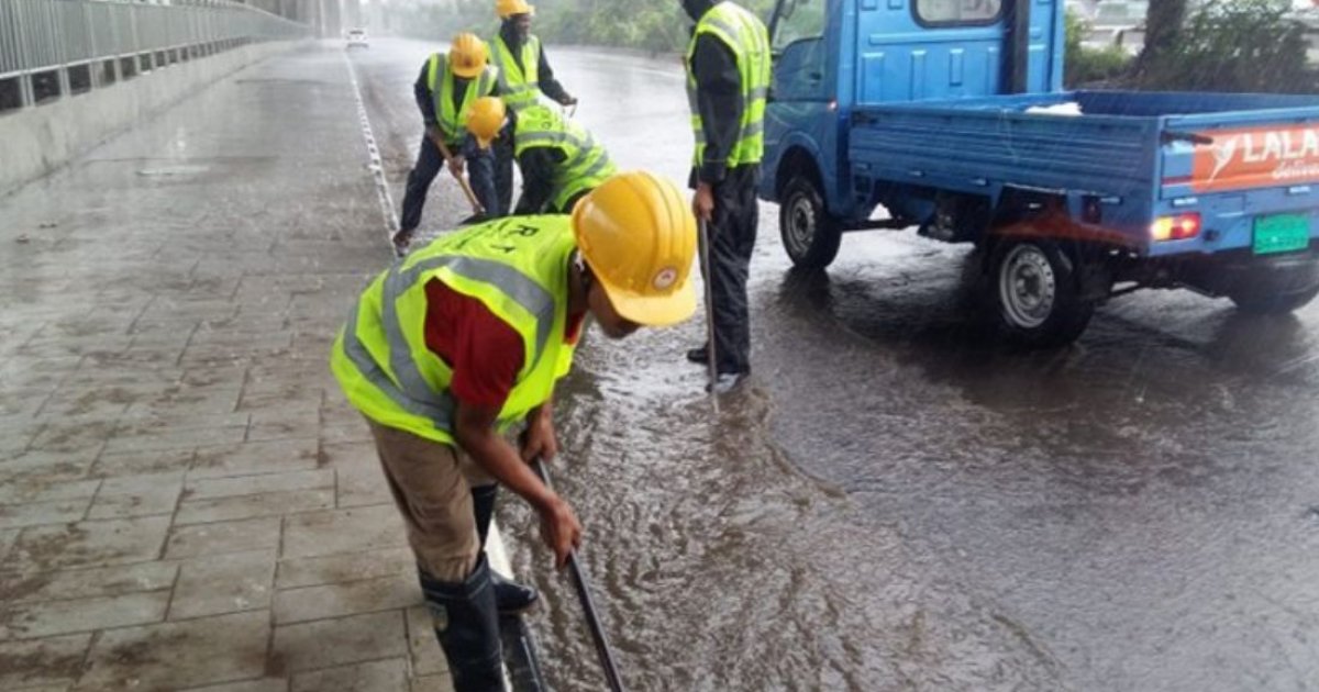 Cyclone Remal: Dhaka tackles waterlogging as rain continues