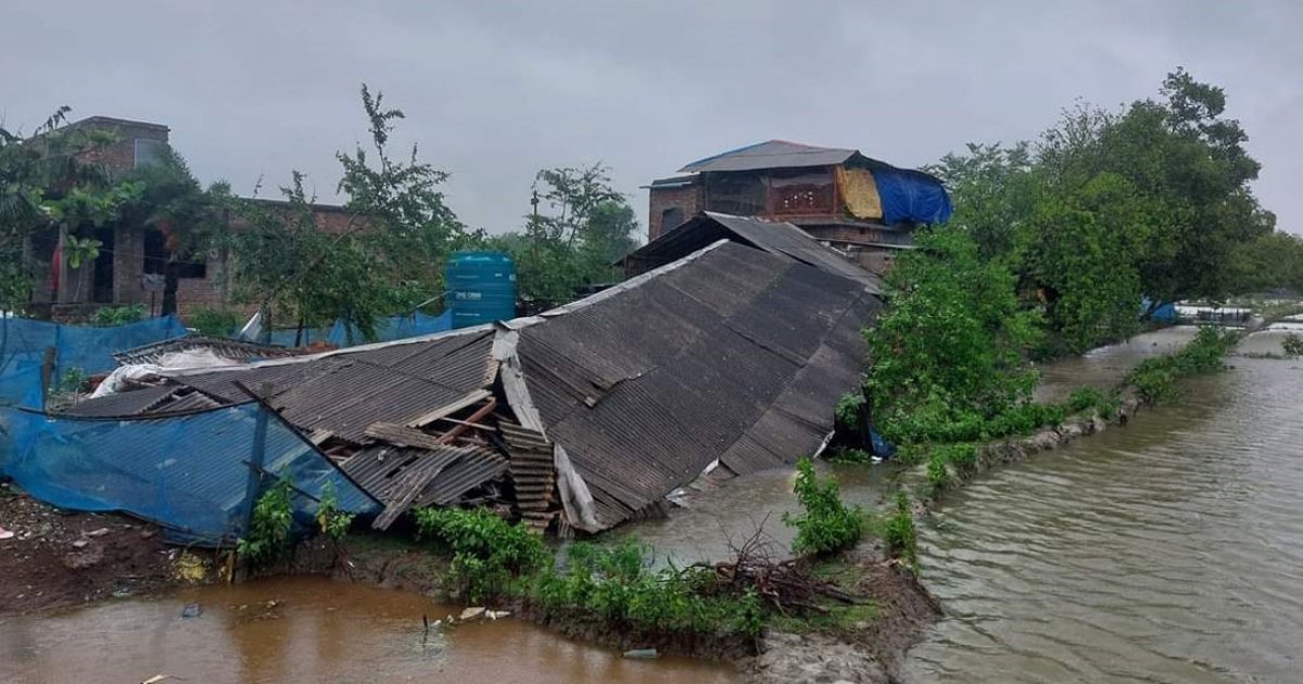 Rampage of Cyclone Remal continues, panic on Satkhira coast
