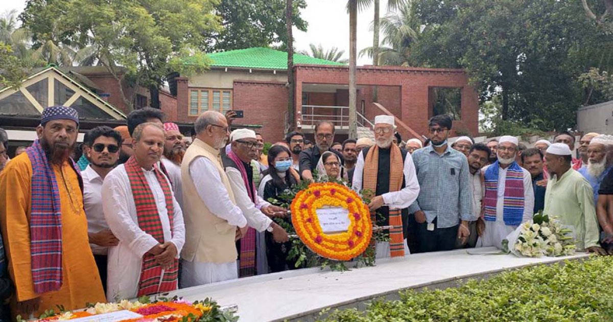 Kader Siddique pays homage to Bangabandhu