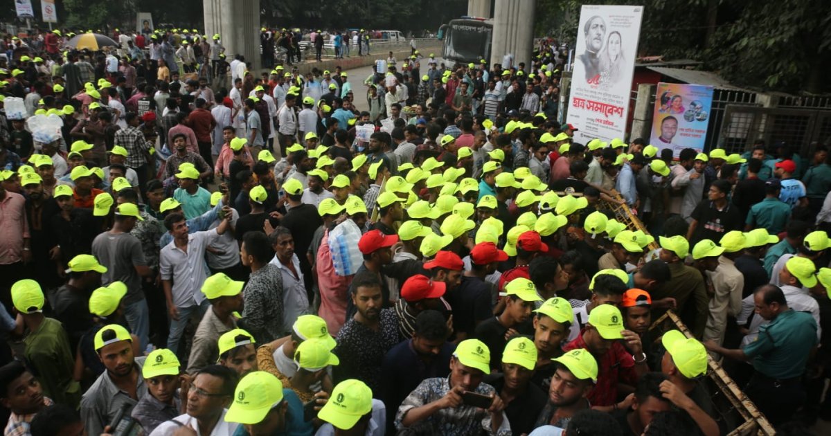 Chhatra League leaders, activists start gathering at rally venue