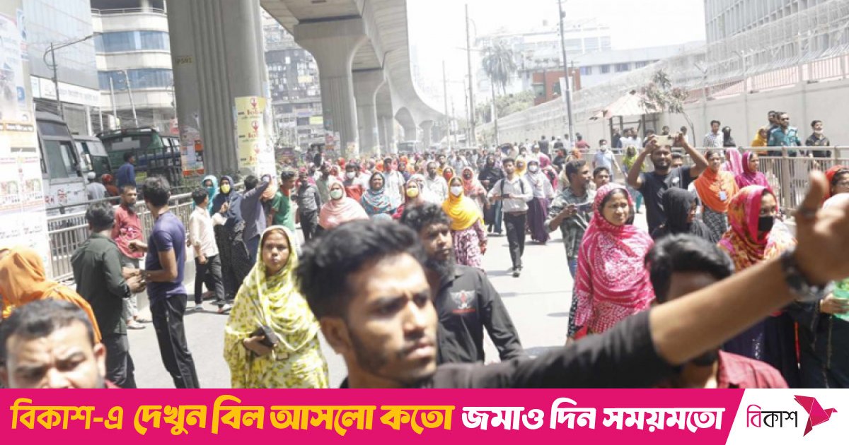 Workers' march towards Secretariat demanding salaries and bonuses ...