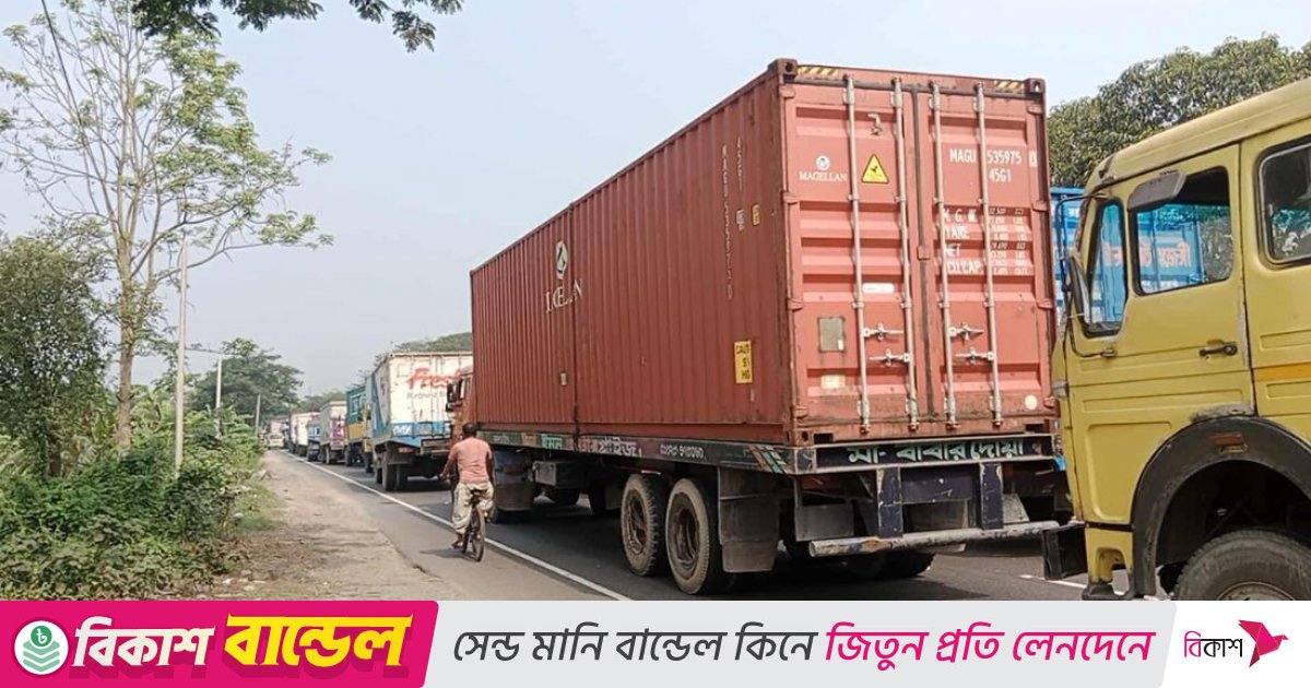 Long tailback on Dhaka-Chittagong Highway in Comilla