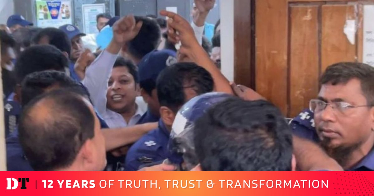 Ex-minister Anisul Huq attacked on Narayanganj court premises