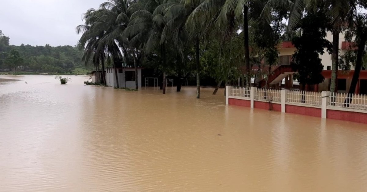 Cox's Bazar flood situation improves slightly, but hundreds of ...