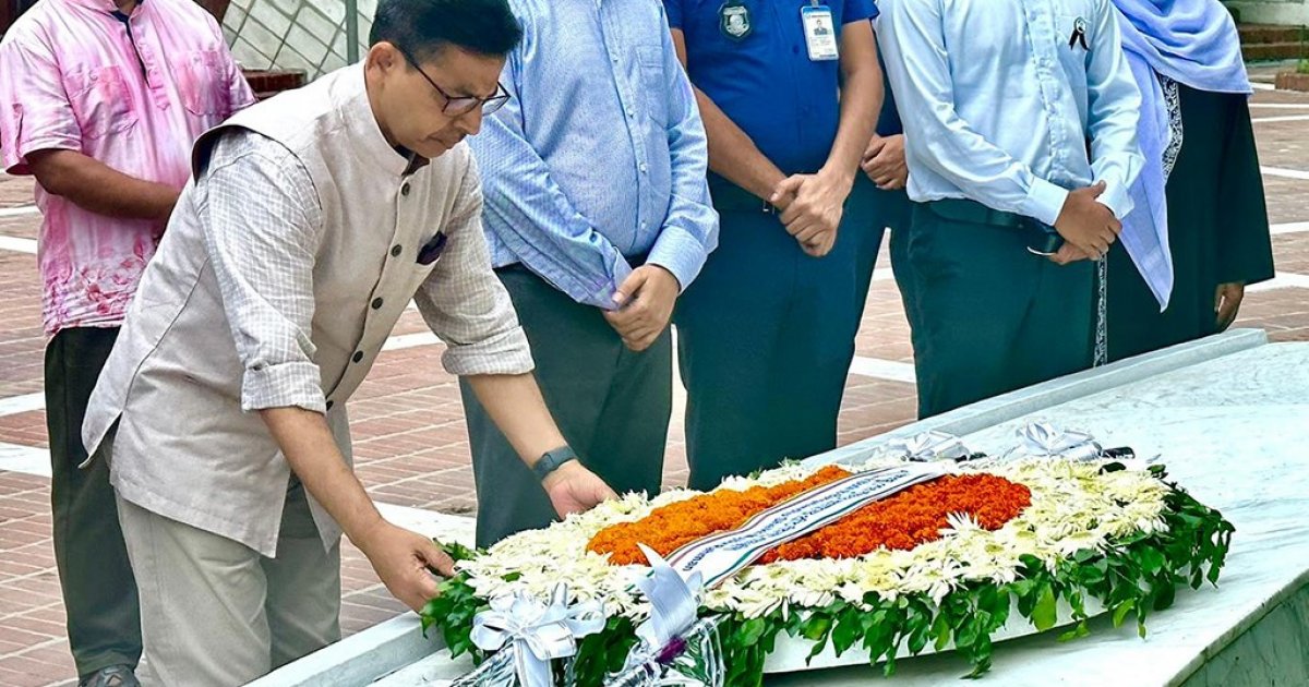 Indian high commissioner visits Tungipara, pays respect to Bangabandhu