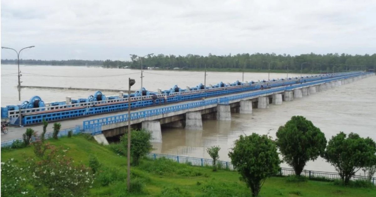Flood likely to hit northern districts as Teesta dam damaged in Sikkim
