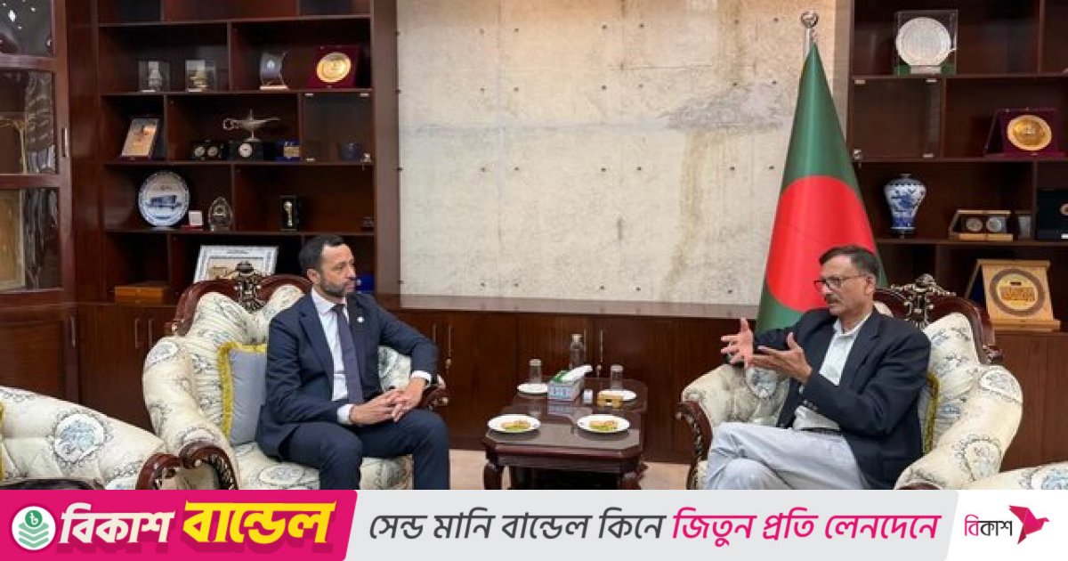 New ILO chief in Dhaka stresses urgency of decent work agenda