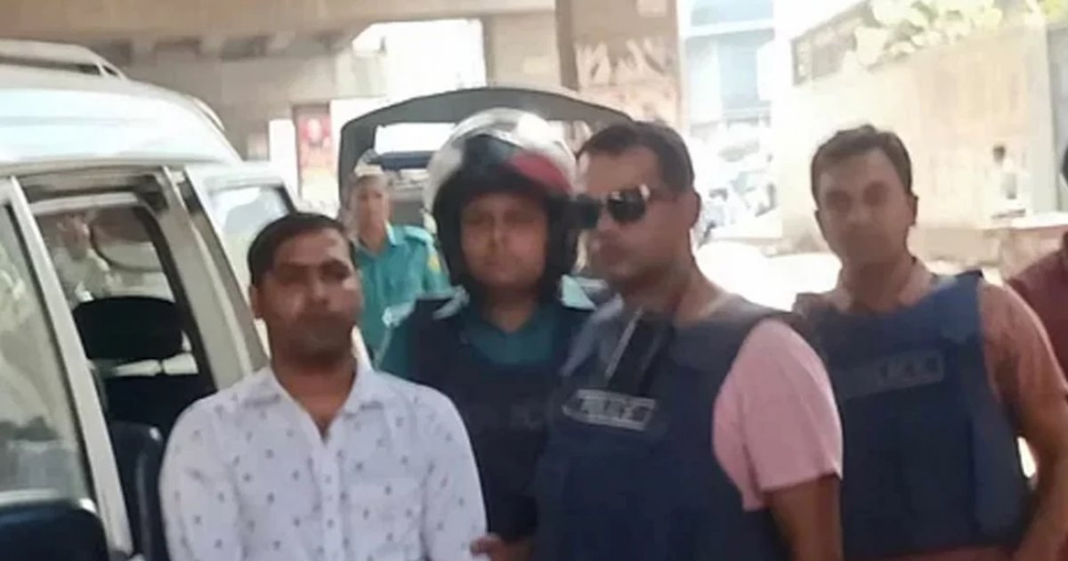 BNP blockade: Cocktail hurled at police car in Uttara