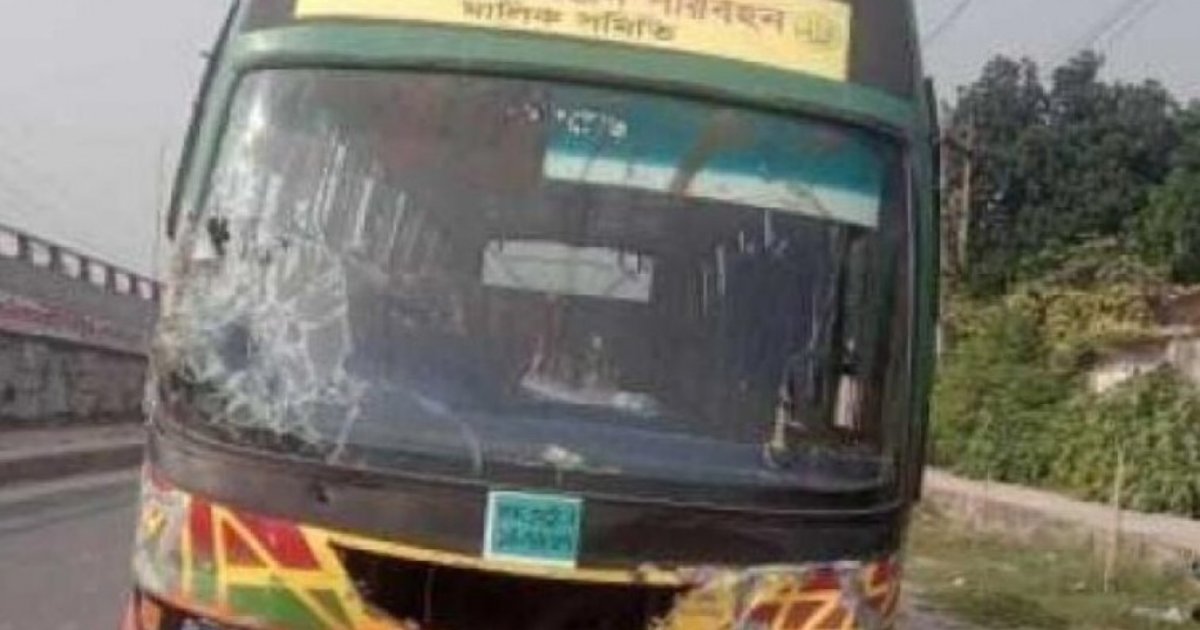 Three dead as bus hits human hauler in Dhaka’s Demra