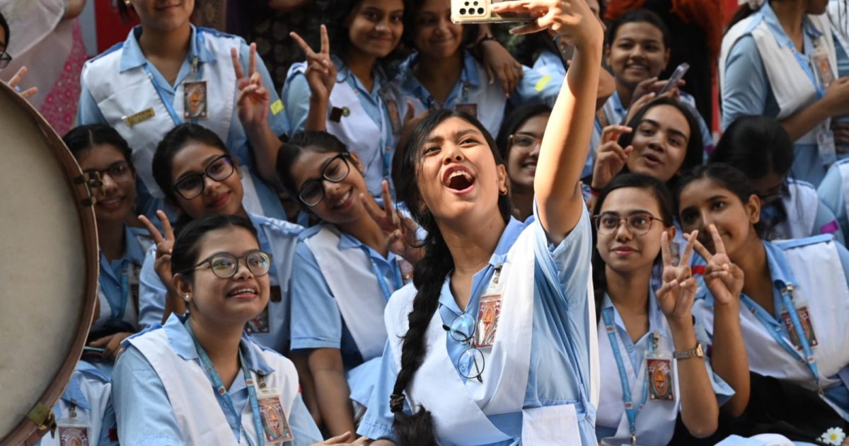 HSC results: Students rejoice at colleges in Dhaka