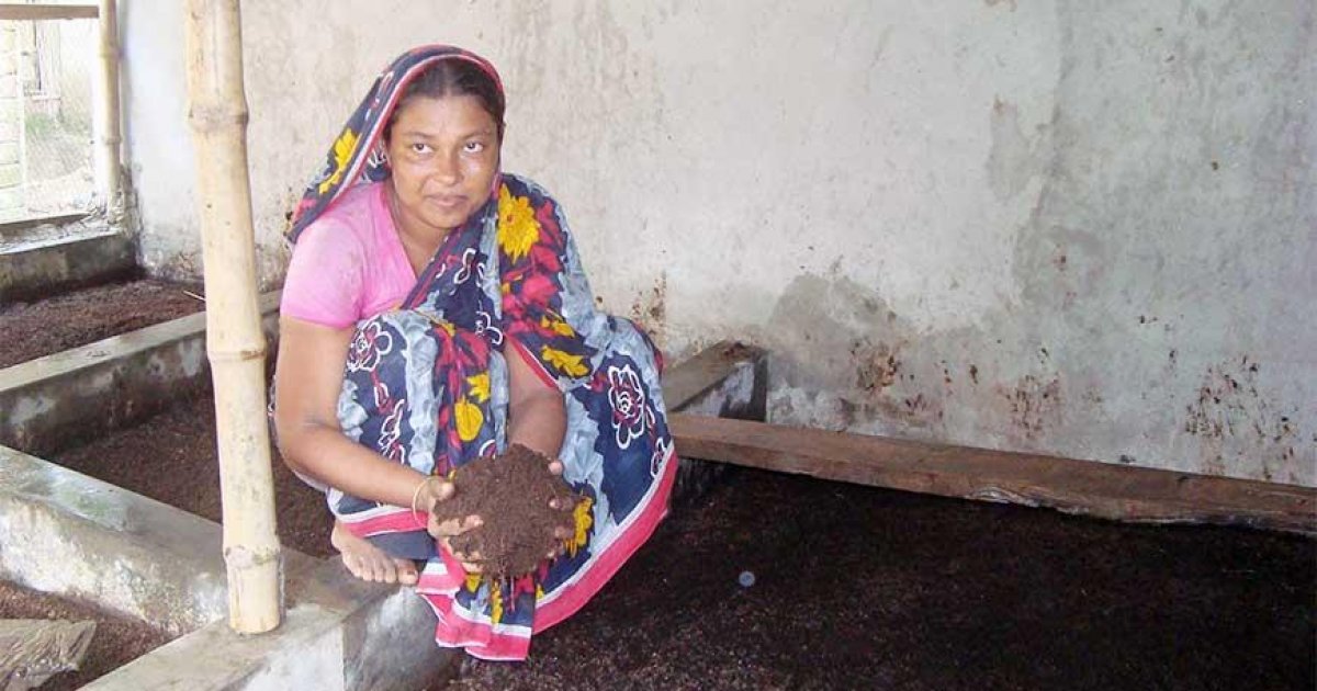 Women turning to earthworms for self-reliance