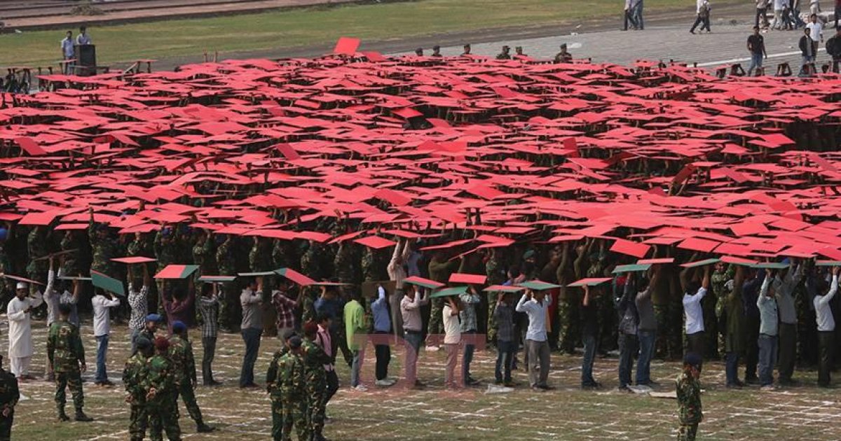 Bangladesh sets largest human flag record
