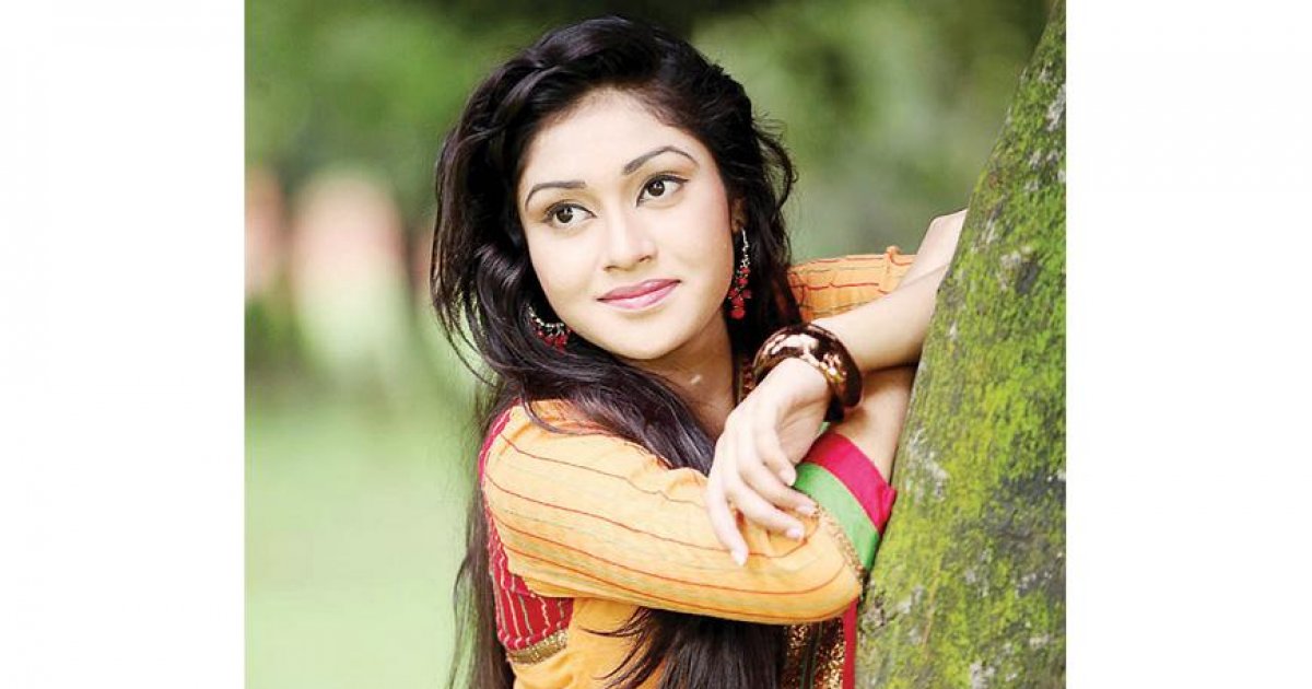 Mim to debut on silver screen