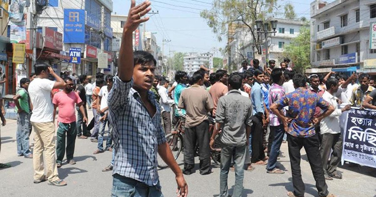 Auto-rickshaw strike brings suffering to townspeople in Rajshahi