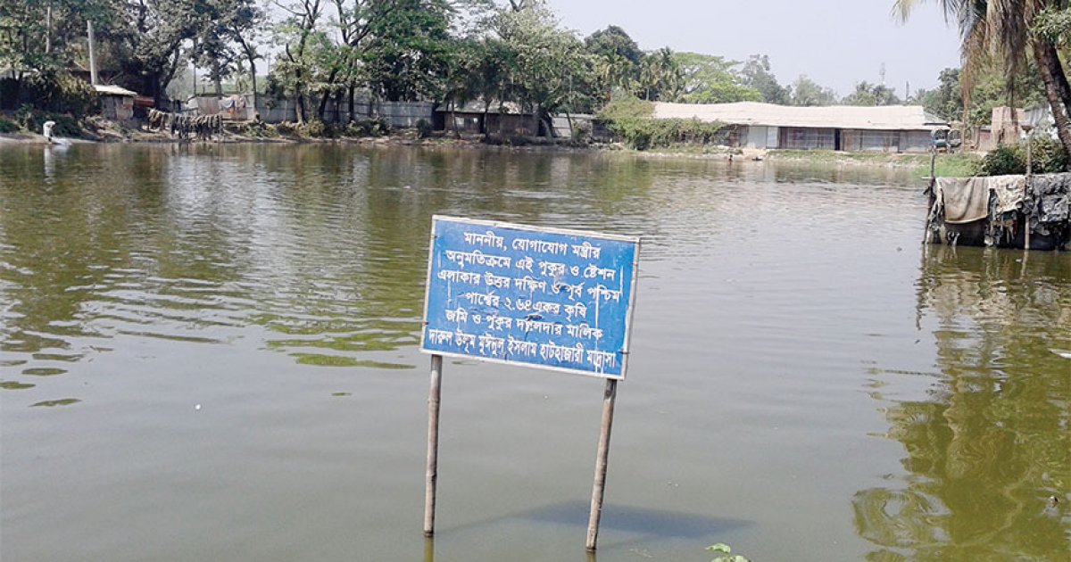 Shafi’s madrasa grabs railway land