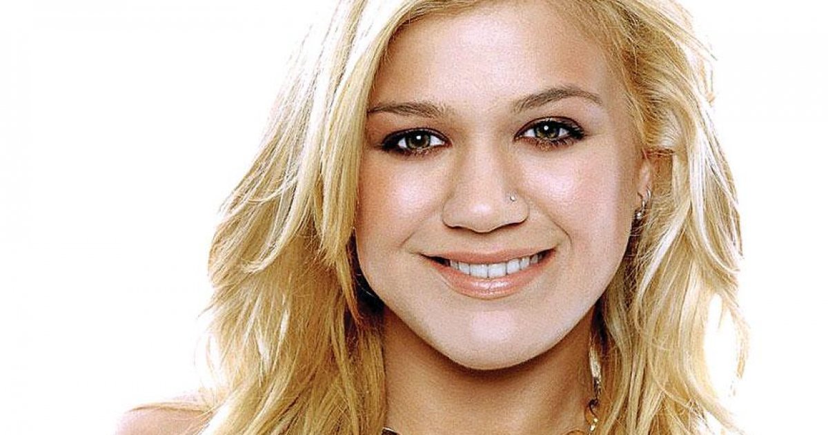 New mom Kelly Clarkson