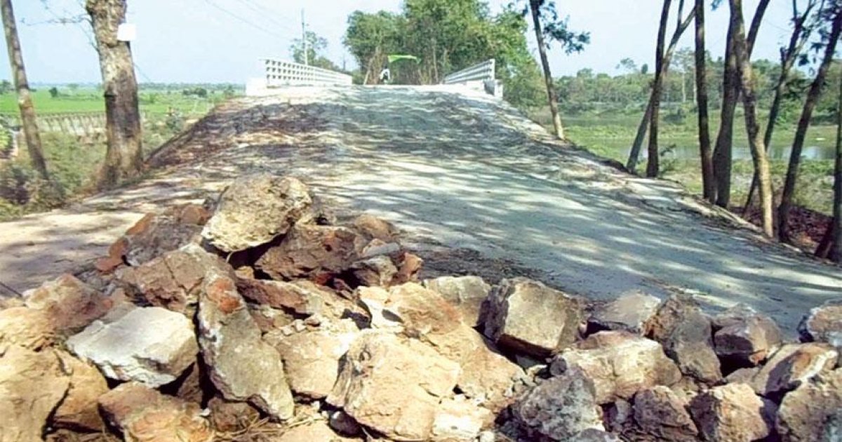 People suffer as Sitarampur bridge not opened in 3 months