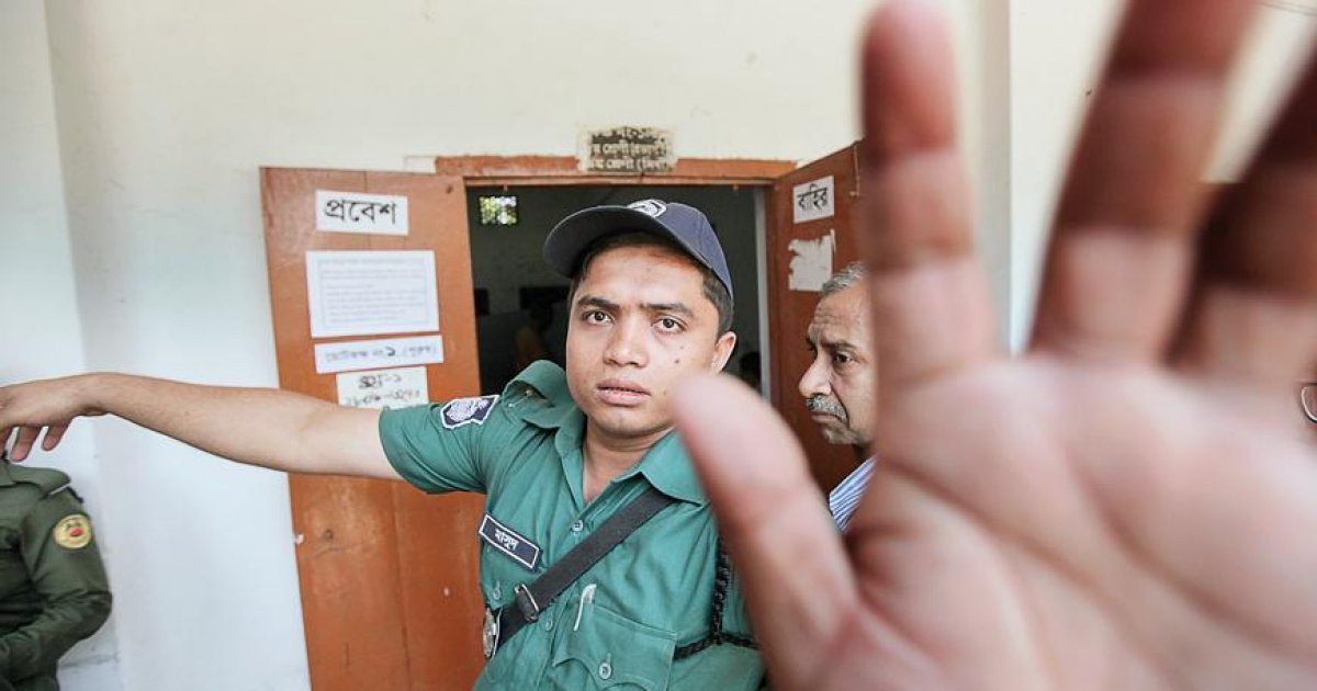 100 hurt in AL internecine strife