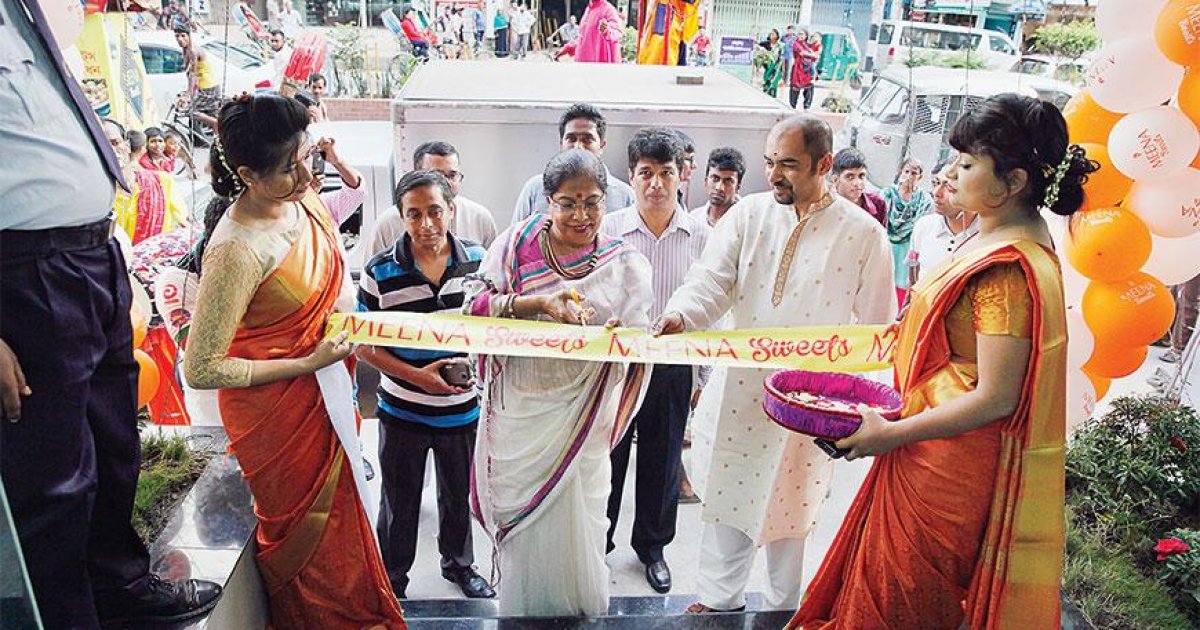 Meena Sweets inaugurates outlet at Panthapath