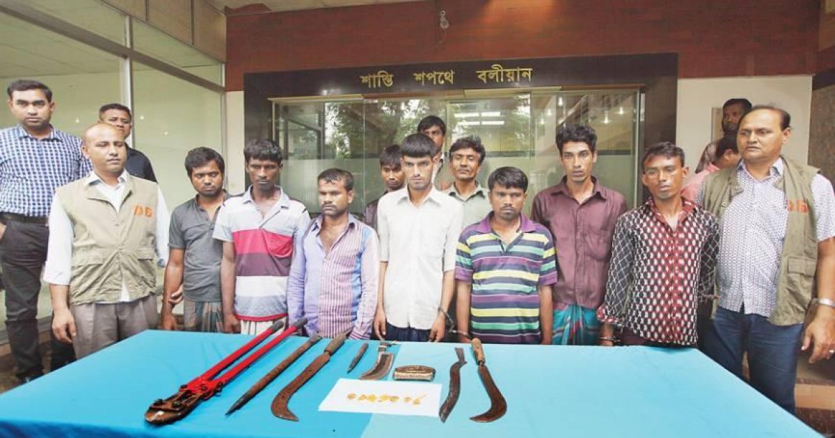 Nine robbers including gang leader arrested