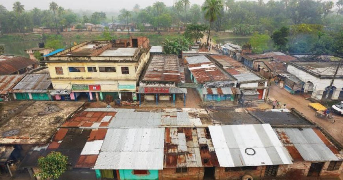 An increasing slum-cycle, a widening education gap