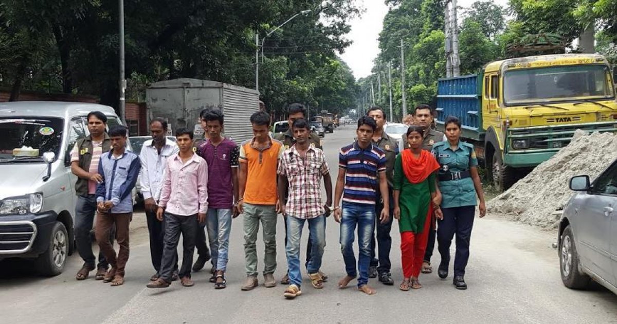 8 counterfeit currency gang men held