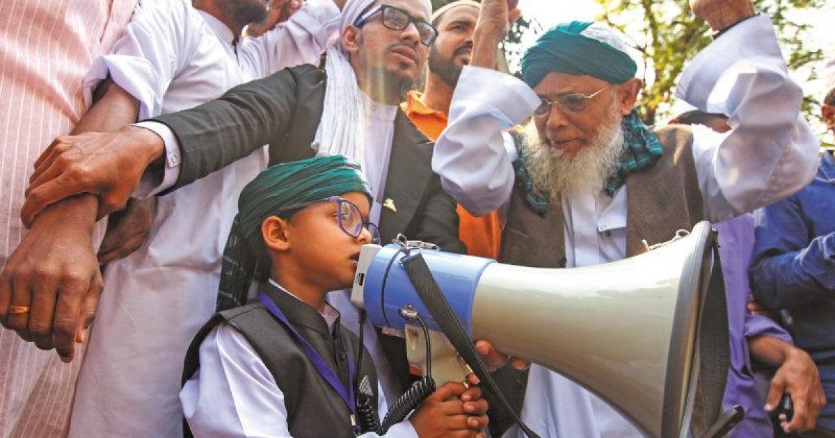 Madrasa students get roped into Islamic Andolon's Greek statue protest