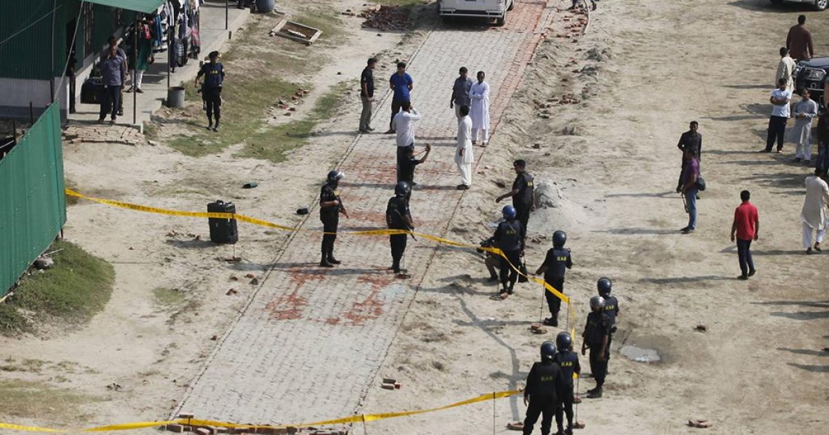 Suicide bomber attacks RAB barracks