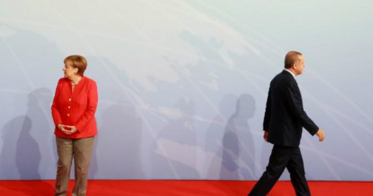 Robi makes first digital flag of Bangladesh